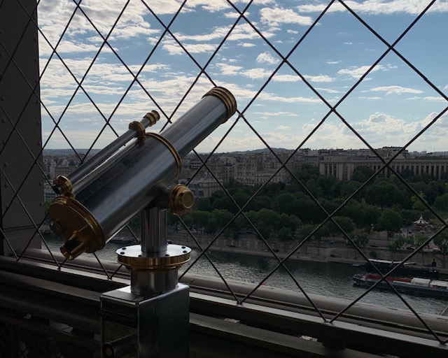 The Reality of Moving to and Living in Paris – how to become parisian